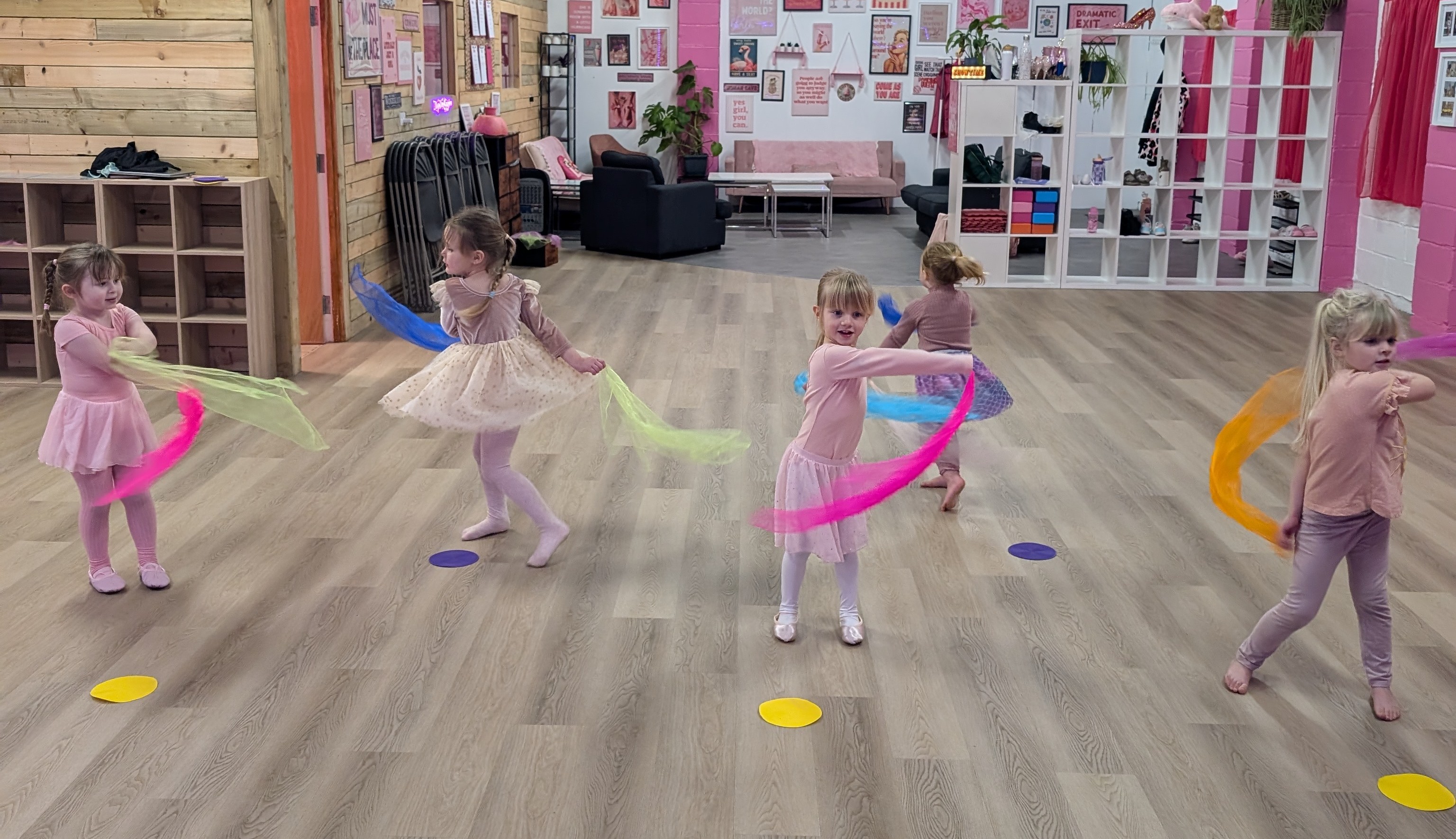 Dance classes for kids in Colchester – Sparkle Studios